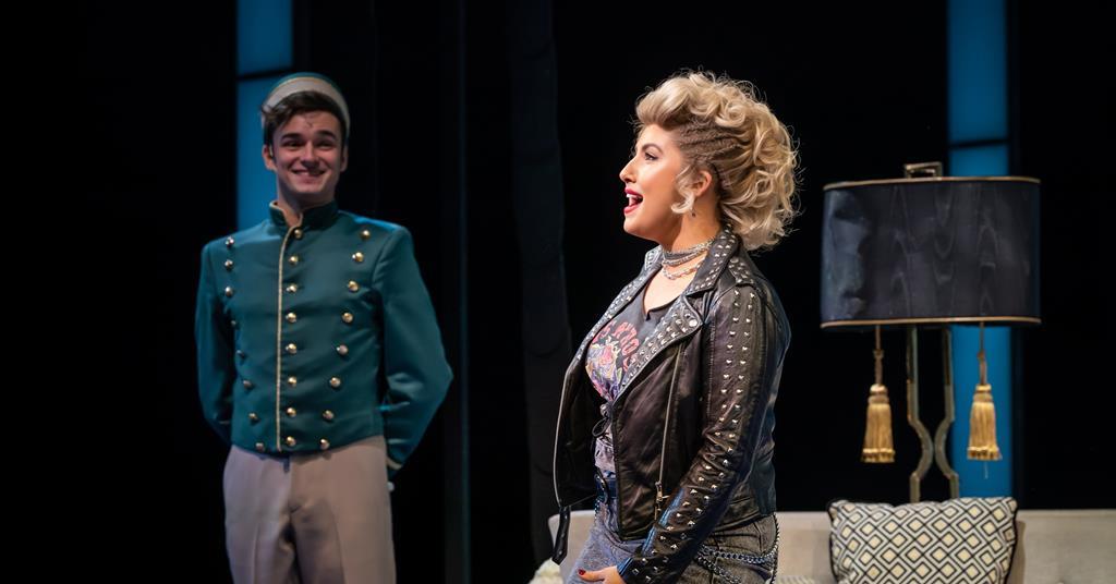 Regional Theatre Review: Pretty Woman The Musical | Review | Group ...