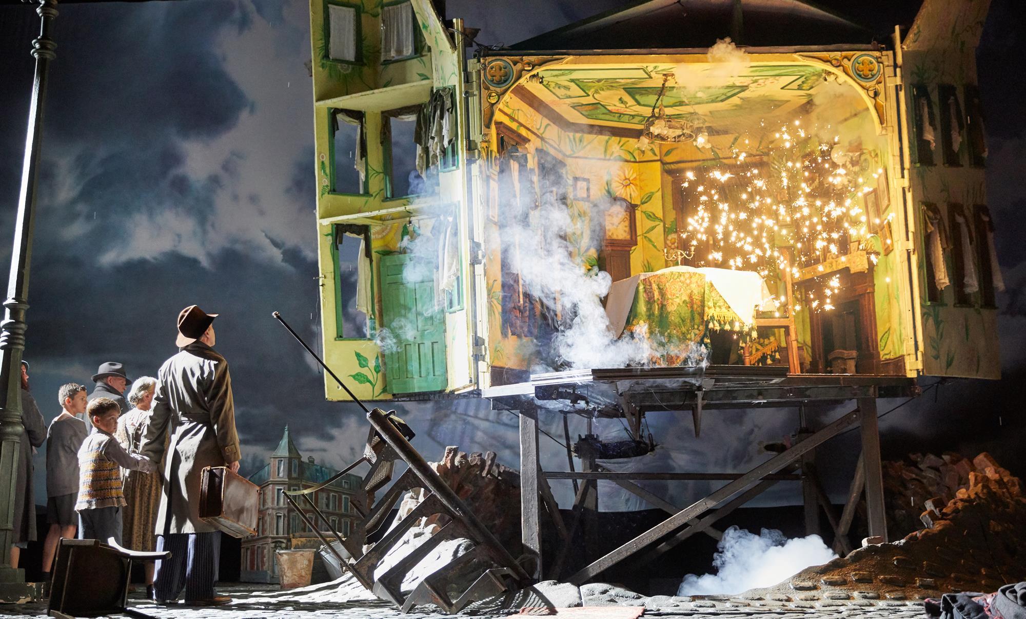 An Inspector Calls reveals all-new cast for its latest tour | News ...